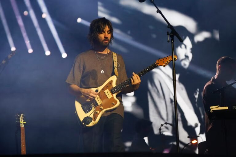A Paris, Tame Impala illumine l’Accor Arena et s’offre Justice en ...